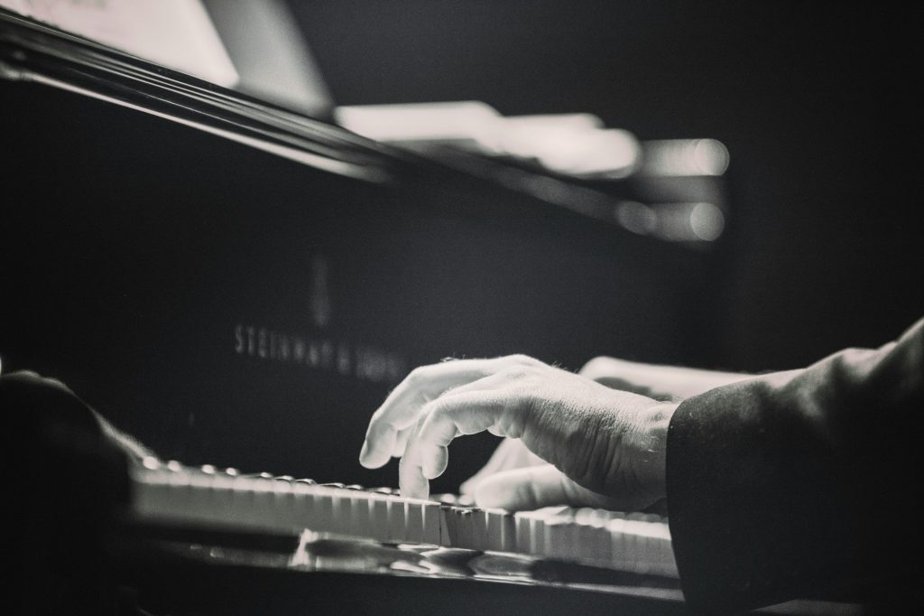 Ludovico Einaudi au Château de Chantilly avec Gärten Project ...